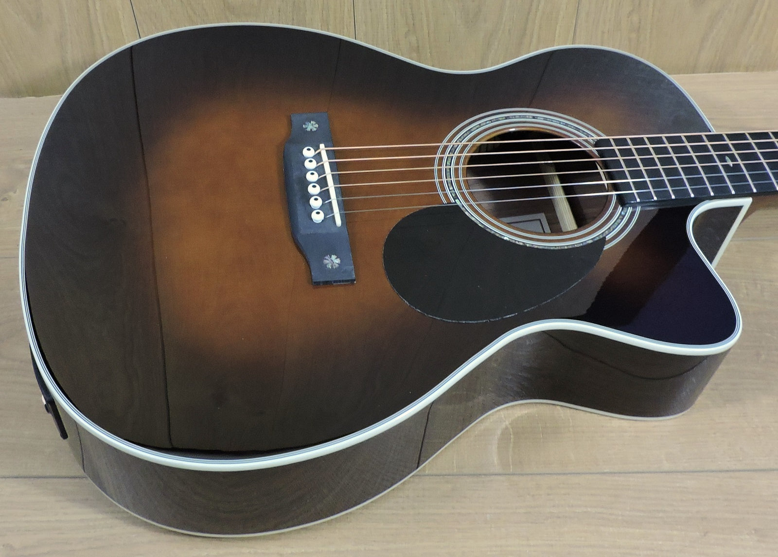 Sigma OMTC-1E- SB – Langley Guitar Centre